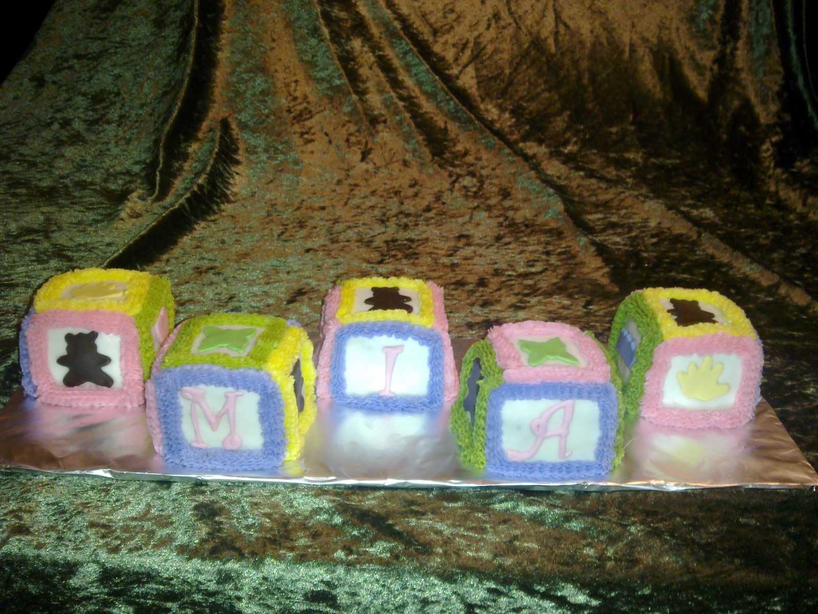 Baby Cubes Mini Cakes